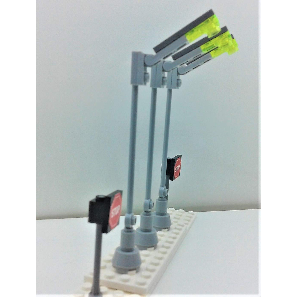 Building Toys 2 Lane Main Road Traffic Light City Town Village Street Stop Sign Bus Stop Post Box Compatible with All Major Brick Brands Educational Toy Ages 4+ 1:64 (3 Street Lights 2 Stop Signs)