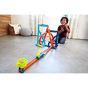 Hot Wheels Track Set and 1:64 Scale Toy Car, Track and Loop Building Kit with Adjustable Set-Ups and Jump, Infinity Loop Kit