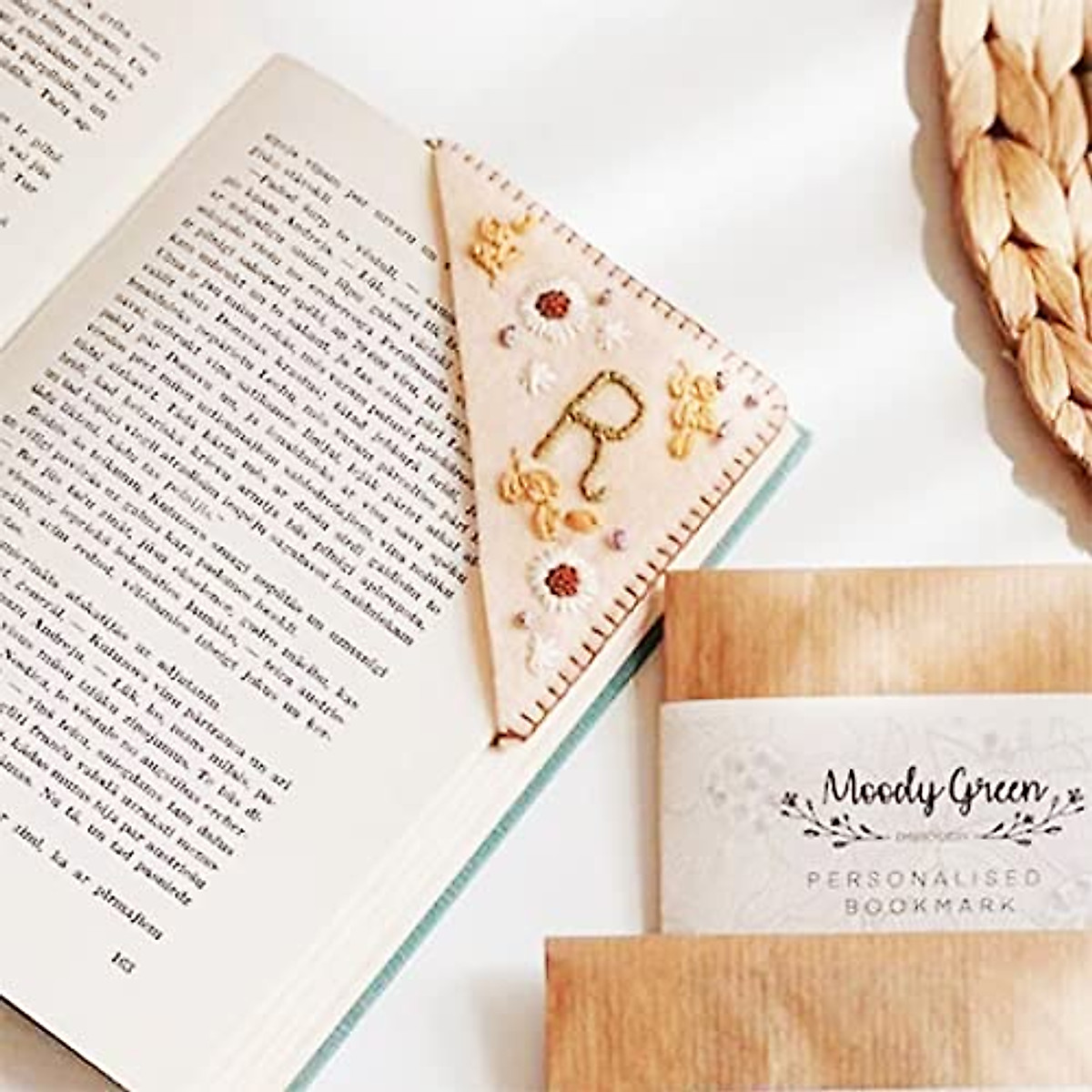 Personalized Hand Embroidered Corner Bookmarks, 26 Letter Felt Triangle Bookmarks, Book Corner Bookmarks, Bookmarks for Book Lovers (K, Summer)