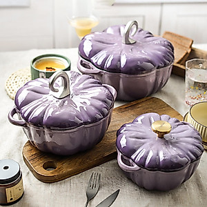 Hgjgwqh Pumpkin Dutch Oven, Pumpkin Cast Iron Dutch Oven, Pumpkin Shape Cooking Pot Enamel Pot with Lid Non-Stick Stew Pot Soup Pot, Saucepan Pot Halloween Thanksgiving Decor Gift,2L