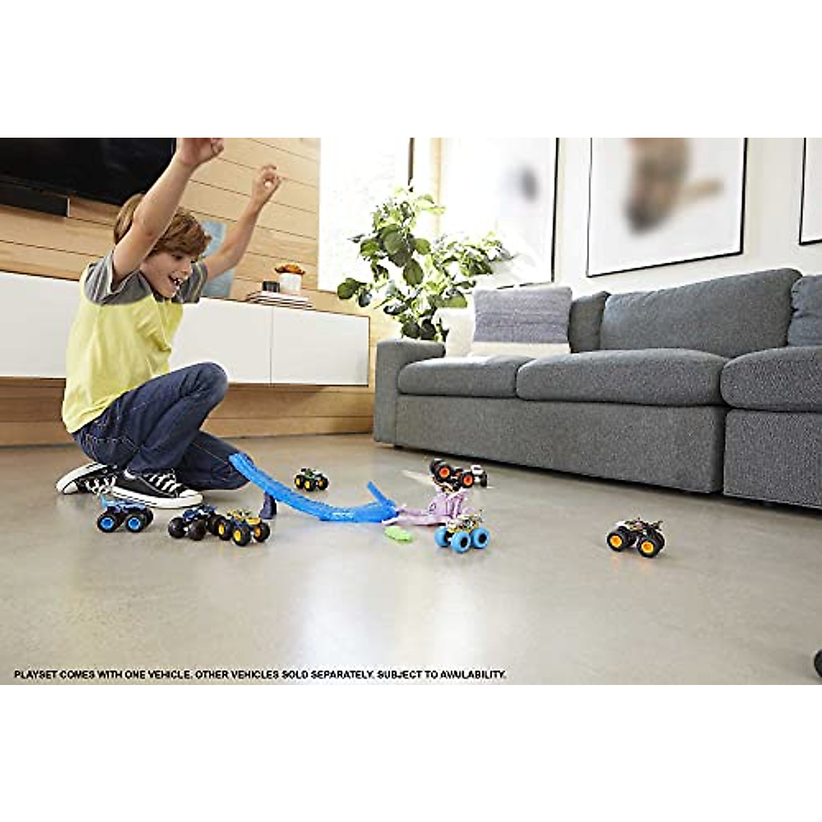 Hot Wheels Monster Trucks Octo-Slam Hero Playset with 1:64 Scale Die-cast Tiger Shark Vehicle, 2 Crushable Cars & Launcher, Gift for Kids Ages 3 to 8 Years Old