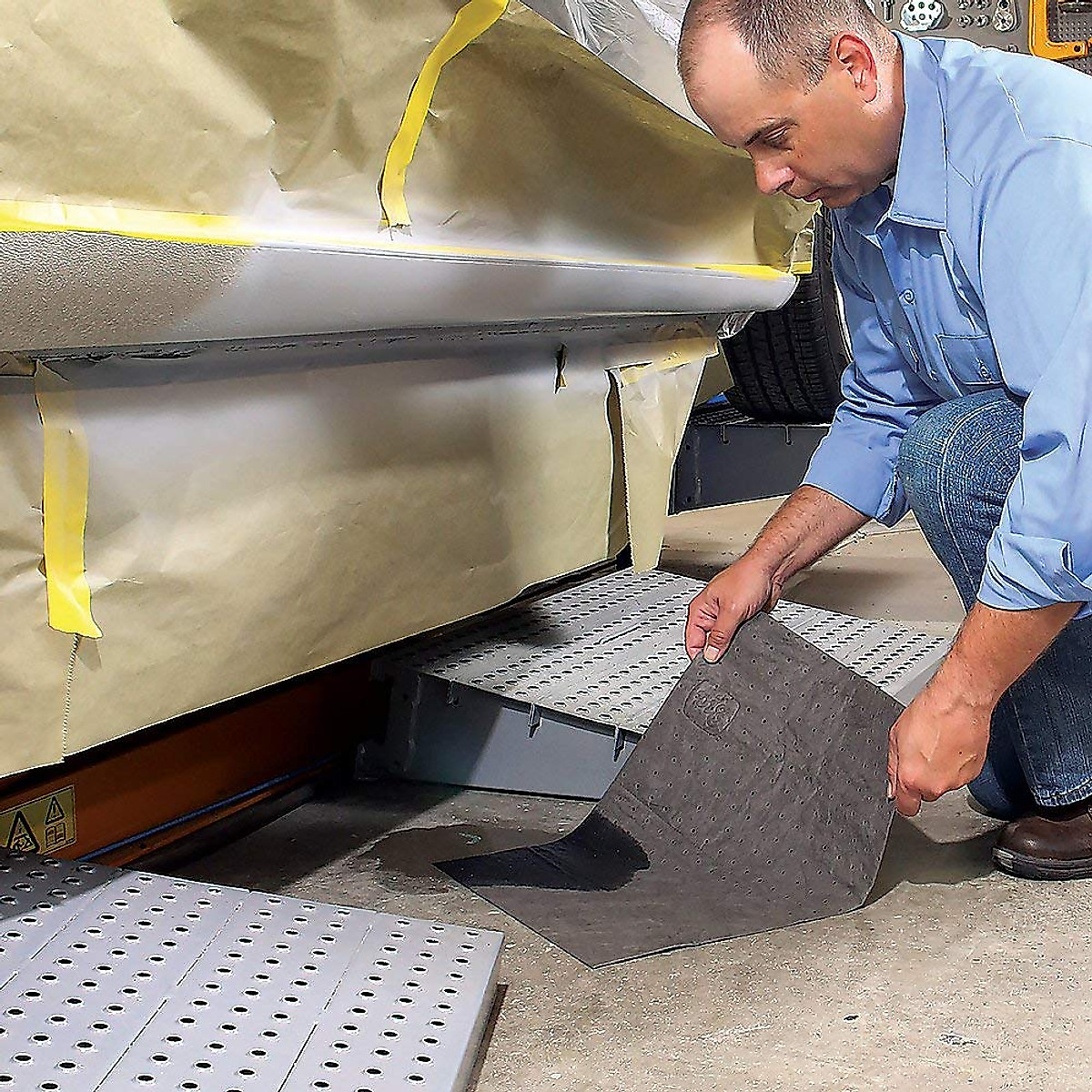 PIG Mat Pads | Lightweight Absorbent Mats | 14-Ounce Absorbency | Absorbs Oil, Water & More | 15" x 20" | 200 PIG Mats | MAT204