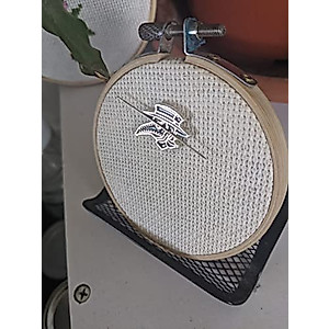 Plague Doctor Needle Minder