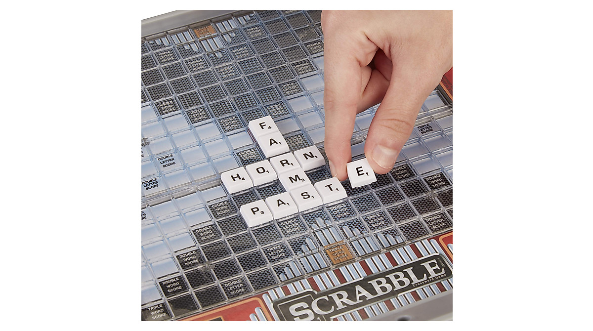 Hasbro Gaming Road Trip Scrabble - Fun On-The-Go!