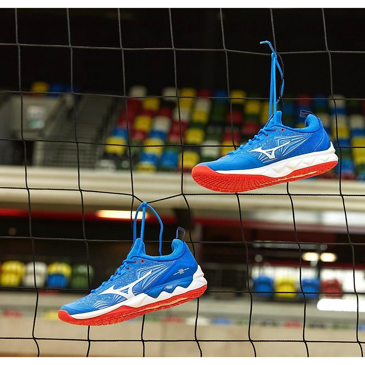 Mizuno 2 Wave Luminous Women's Volleyball Shoe 10, Black/White