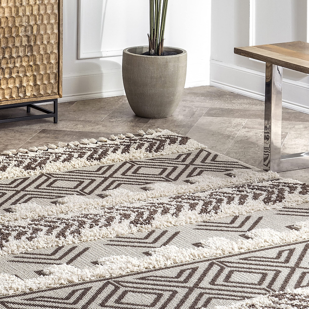 nuLOOM Zuri Shaggy Banded Tribal Area Rug, 4x6, Brown
