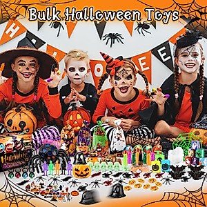 200PCS Halloween Party Favors , Bulk Halloween Toys for Halloween Treats Non Candy Classroom Prizes Goodie Bag Stuffers Pinata Filler, Halloween Gifts for Kids Prizes Party Supplies,Treasure Box Toys