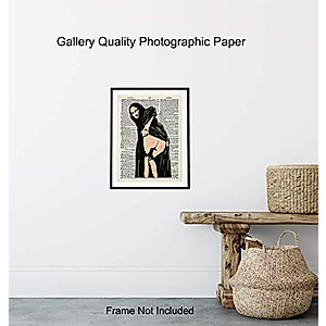 Mona Lisa Graffiti Mural Dictionary Art Print - Vintage Upcycled Wall Art Poster- Modern Chic Home Decor for Bathroom, Bath, Bedroom, Dorm Room - Cool Gift for Banksy Fans, 8x10 Photo Unframed