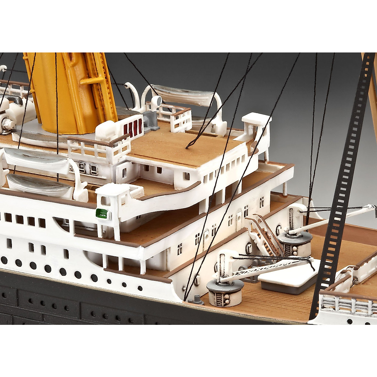 Revell 05715 1:400 RMS Titanic 100th Anniversary Edition Gift Set