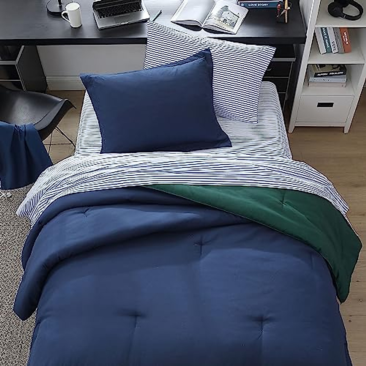 Nautica - Full Bed Set, Reversible Comforter Set, Includes Bonus Sham(s), Fitted Sheet, Pillowcase(s) and Laundry Bag, Dorm Room Essentials (Harmead Navy, Full)