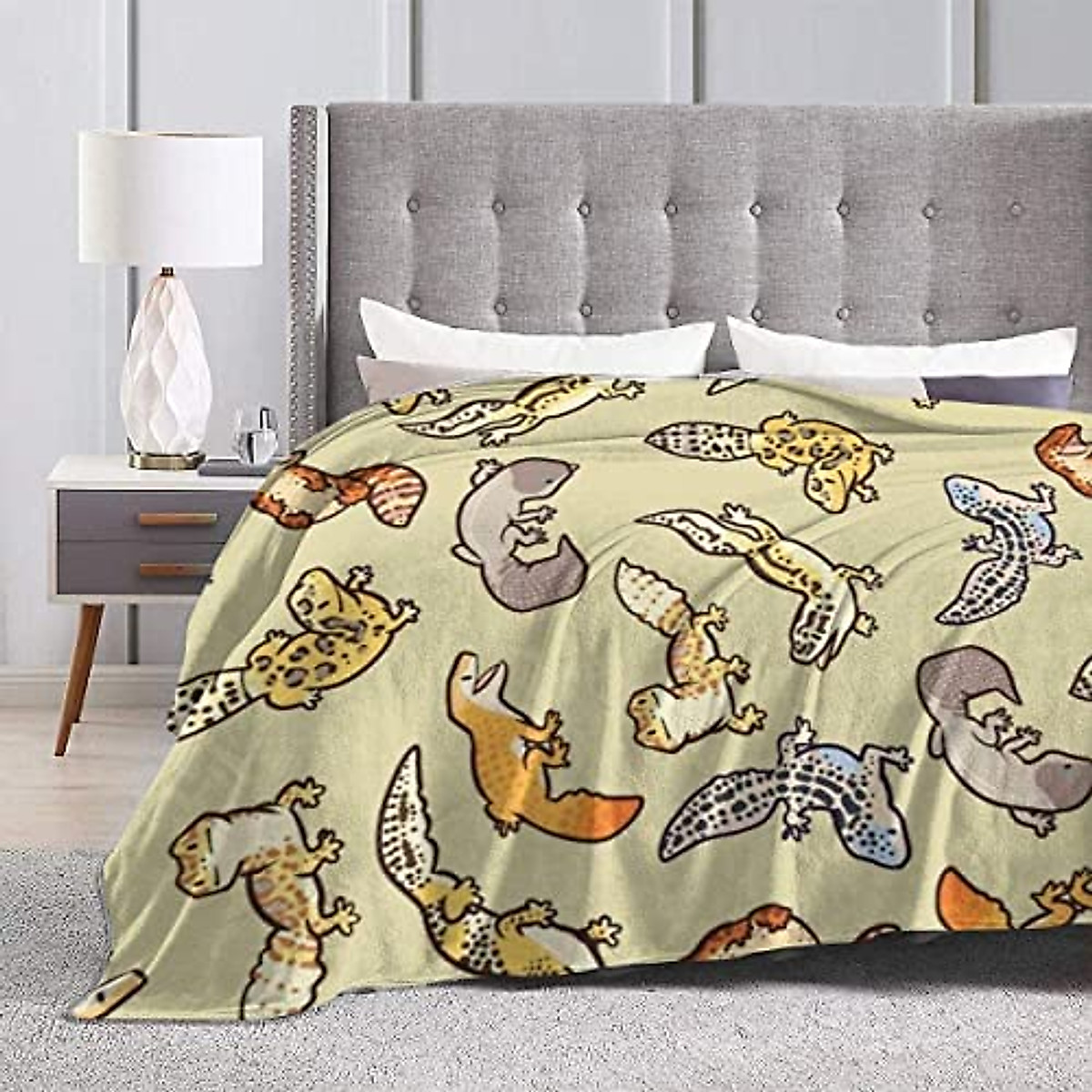 Thinye Cartoon Cute Leopard Gecko Throw Blanket Super Soft Comfy Micro Fleece Fuzzy Blanket Decorative Blanket for Bed Couch Chair Living Room (50*40inch) White