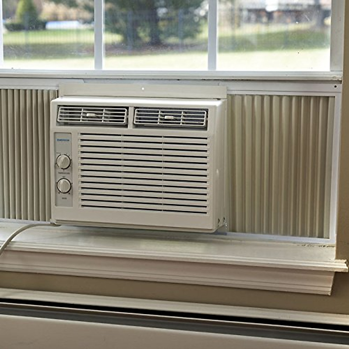 Emerson Quiet Kool 5,000 BTU 115V Window Air Conditioner & Dehumidifier with Mechanical Rotary Controls, AC Unit for Apartment, Dorm Room, Bathroom Small Rooms up to 150 Sq. Ft. in White