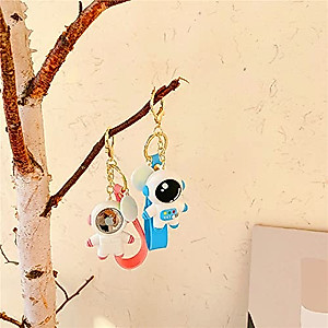 DIWANG LAN Apple AirTag Protective Case Anti-Lost Keychain Accessories Cute Fashion Protective CaseAirTag case Cartoon Anime Spaceman Skin (Pink Astronaut)