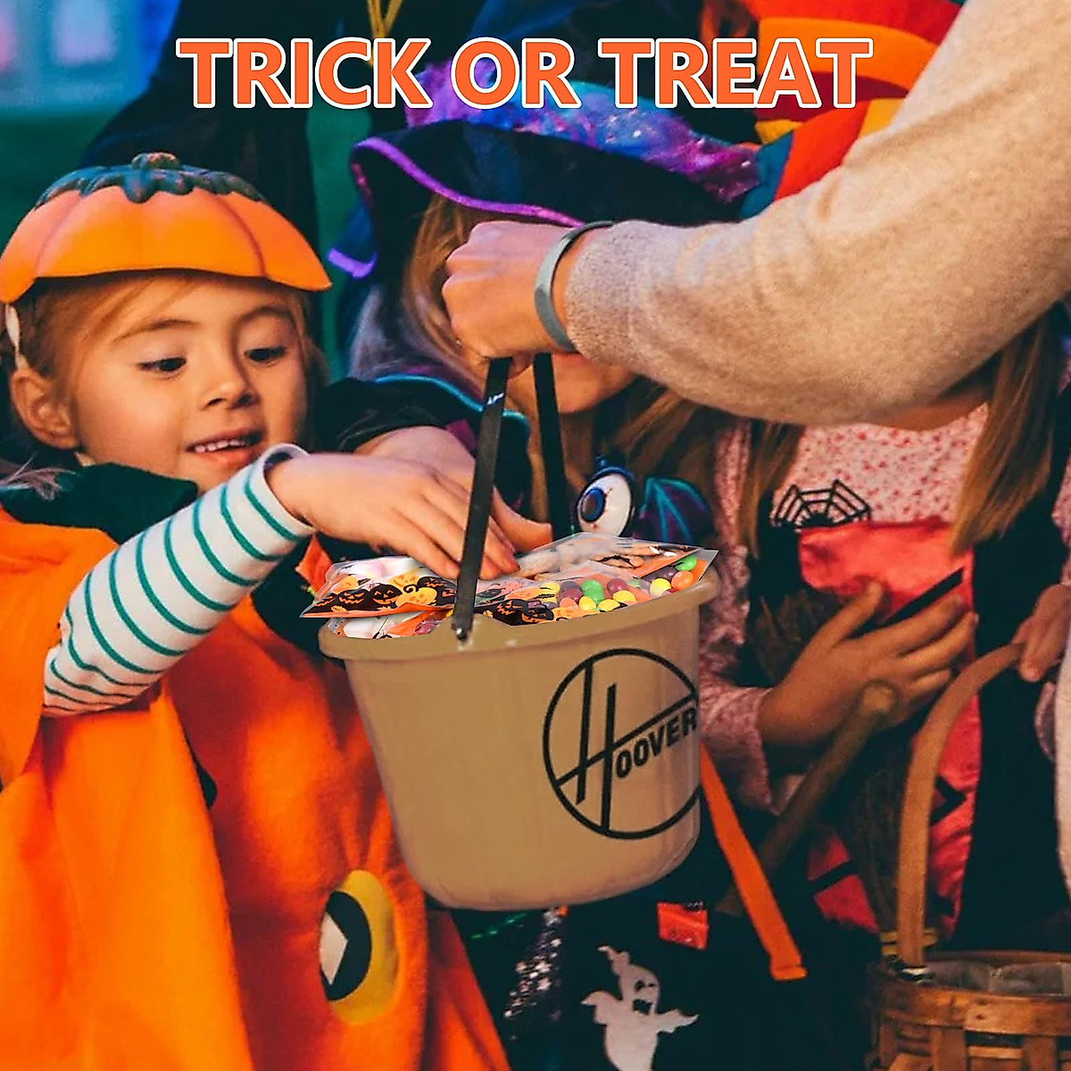 Halloween Cellophane Bags, KUZIUA 100 Pcs Resealable Halloween Cellophane Treat Bags, Sealed Plastic Cellophane Gift Bags with Adhesive Closure for Snack, Cookie & Candies, 3.9 * 3.9 Inches (2 Style)