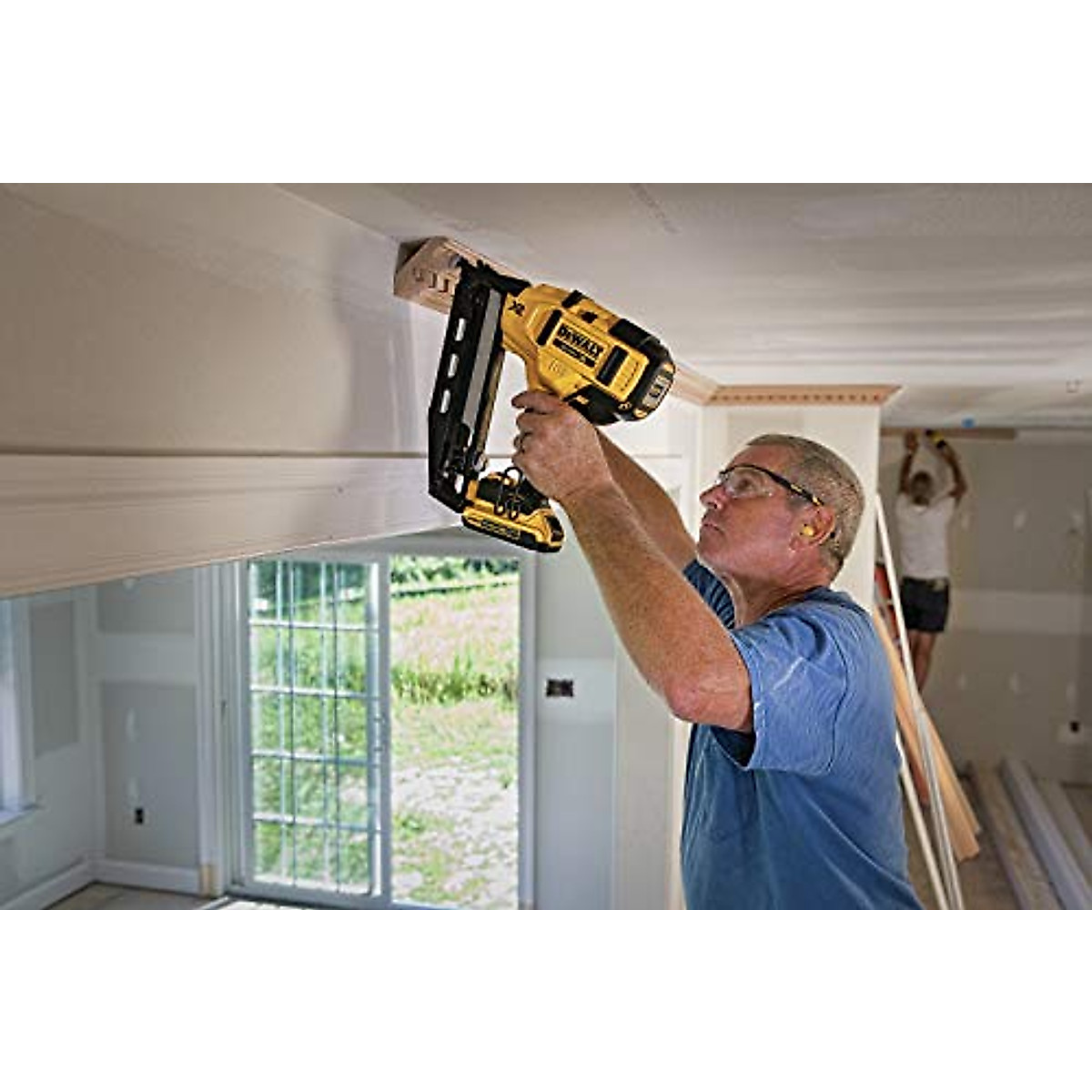 DEWALT 20V MAX* XR Finish Nailer, Angled, 16GA (DCN660D1)