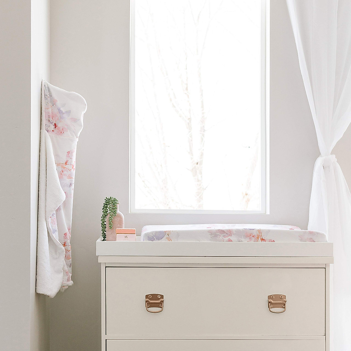 Oilo Changing Pad Cover, Breathable 100% Turkish Cotton Fitted Jersey, 300 Thread Count, Machine Washable, Fits Standard Changing Pads (32" x 16"), Girl, Boy, & Neutral Nursery Design, Prim