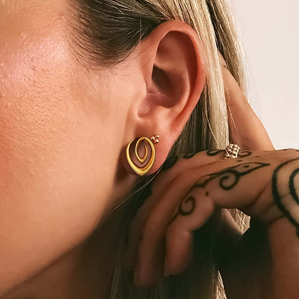 Earblity 2PCS 16mm/5/8 Gold Spiral Saddle Plugs Gauges Tunnels for Stretched Ears, Hypoallergenic 316 Stainless Steel Ear Tunnels Gauges Body Piercing Jewelry for Men Women