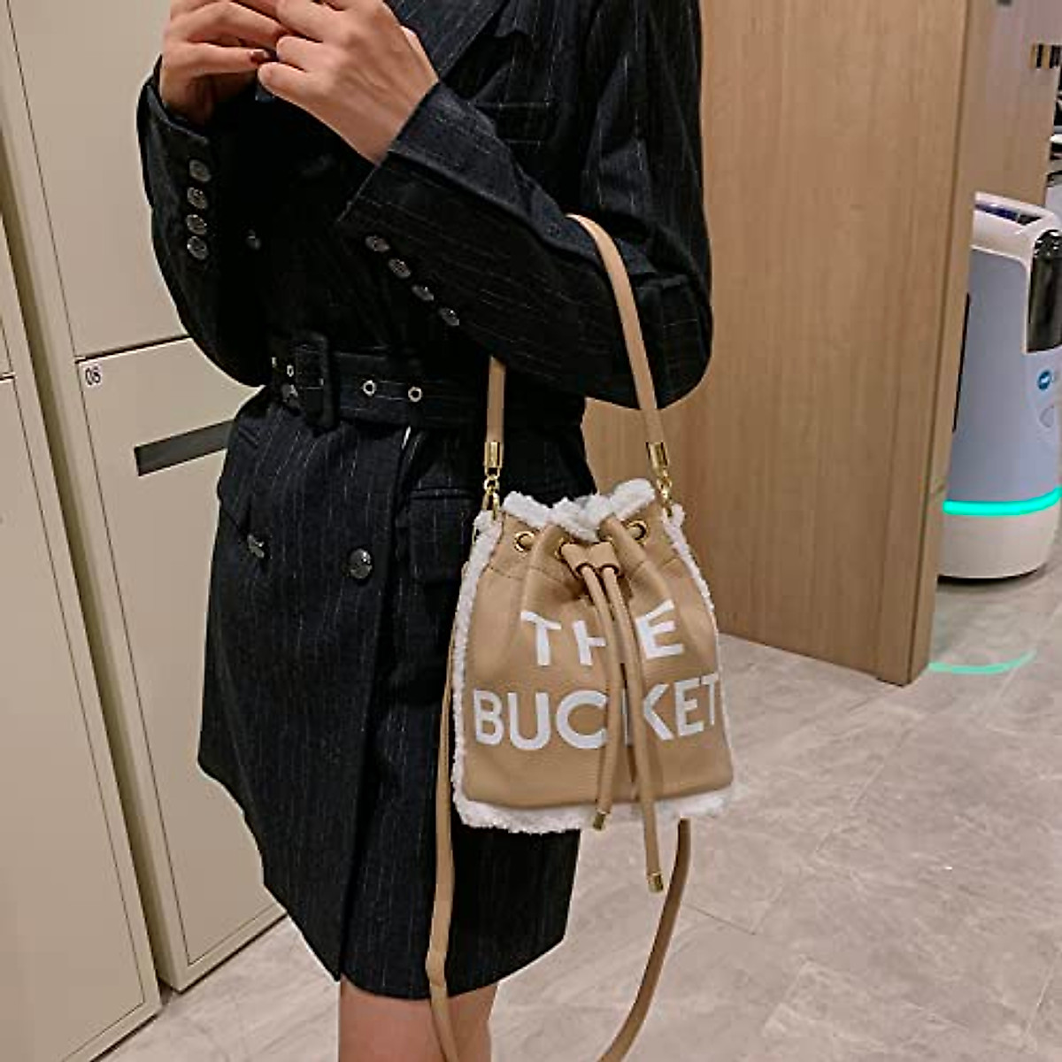 JQAliMOVV Bucket Bags for Women, Mini Bucket Bag Hobo Purses Tote Bag Leather Crossbody Bucket Bags Drawstring Handbags (Khaki)