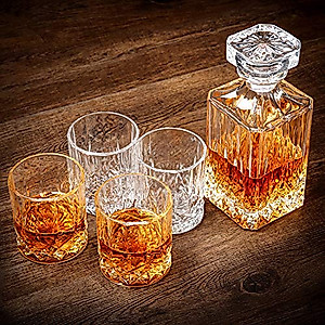 LIGHTEN LIFE Whiskey Decanter Set for Men,Crystal Whiskey Glasses and Decanter Set in Gift Box,Decanter Set with 4 Glasses,Non-Lead Bourbon Decanter Set,Whiskey Glass Decanter Set for Dad Husband