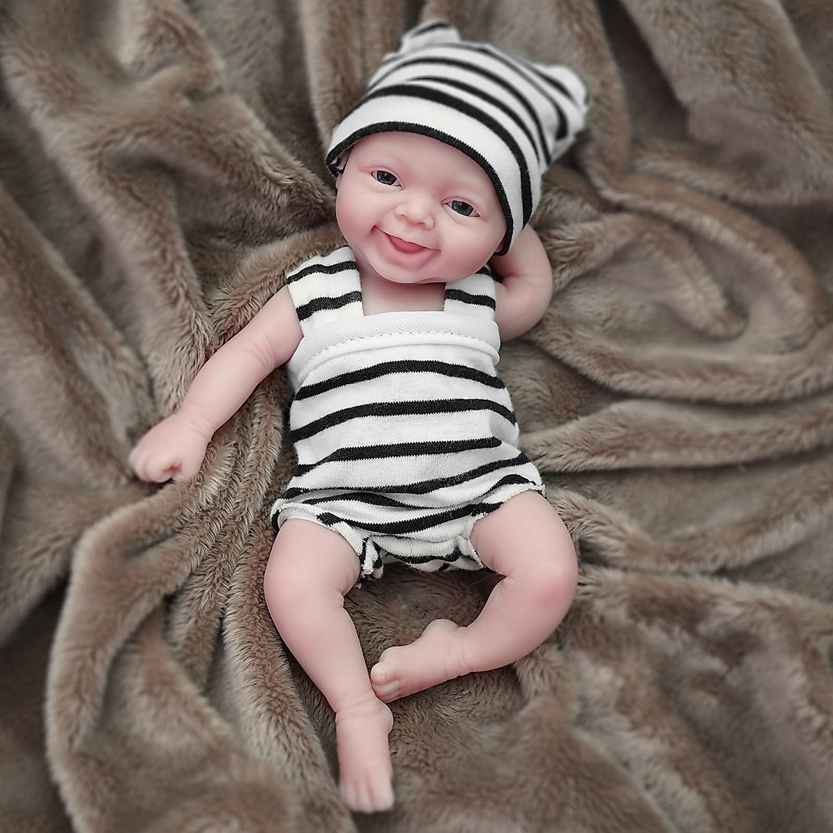 Miaio Reborn Baby Doll 7 Inch Silicone Doll Girl Mini Realistic Newborn Baby Dolls Silicone Full Body Stress Relief Hand Made (1 Doll+2 Sets Clothes)