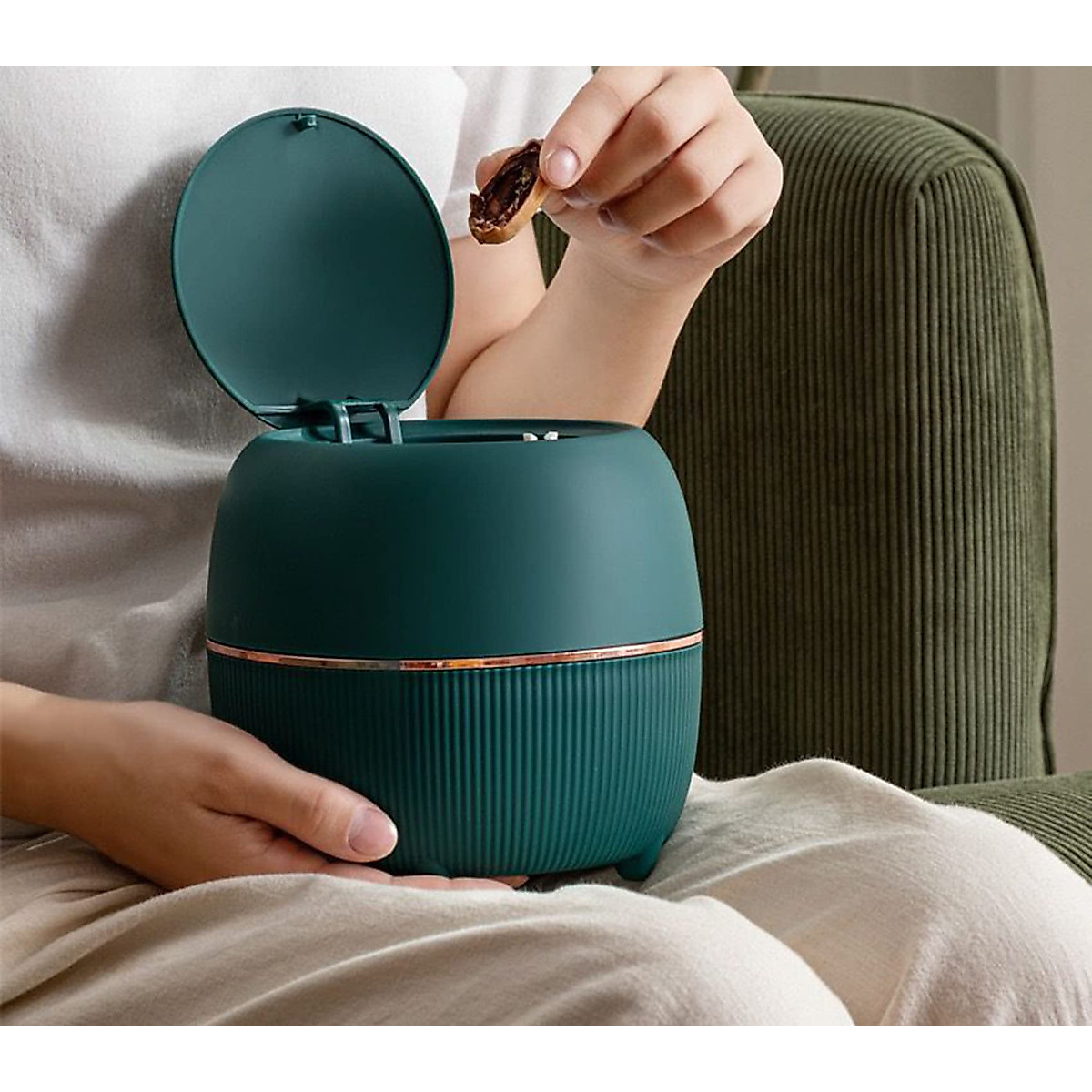 Plastic Trash can Creative Mini Desktop Trash can, with lid Small Home Office Cleaning Trash Button Desktop Storage bin, with 50 Trash Bags (Green)