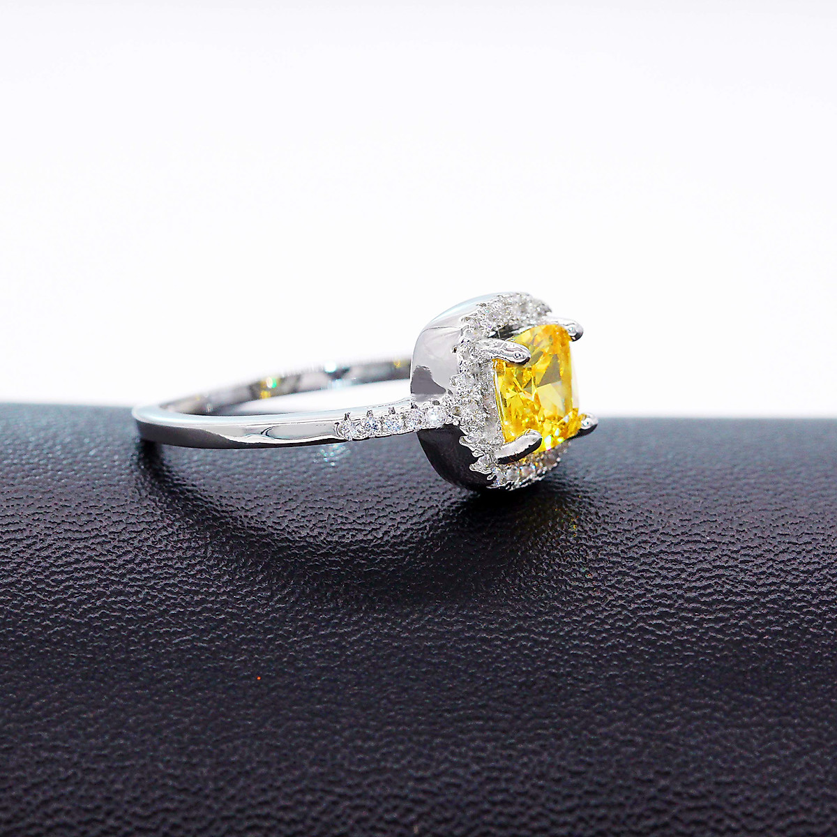 Uloveido Platinum Plated Cushion Cut Cubic Zirconia Wedding Engagement Rings for Women, Square Ring Gift for Graduation (Yellow, Size 7) Y3100
