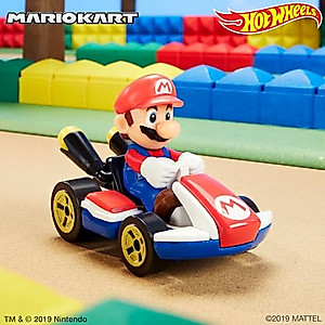 Hot Wheels GBG26 Mario Kart 1:64 Die-Cast Mario with Standard Kart Vehicle