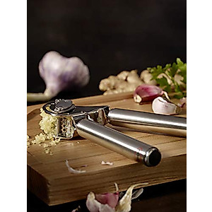 Rösle Stainless Steel Mincing Garlic / Ginger Press with Scraper, 9-inch