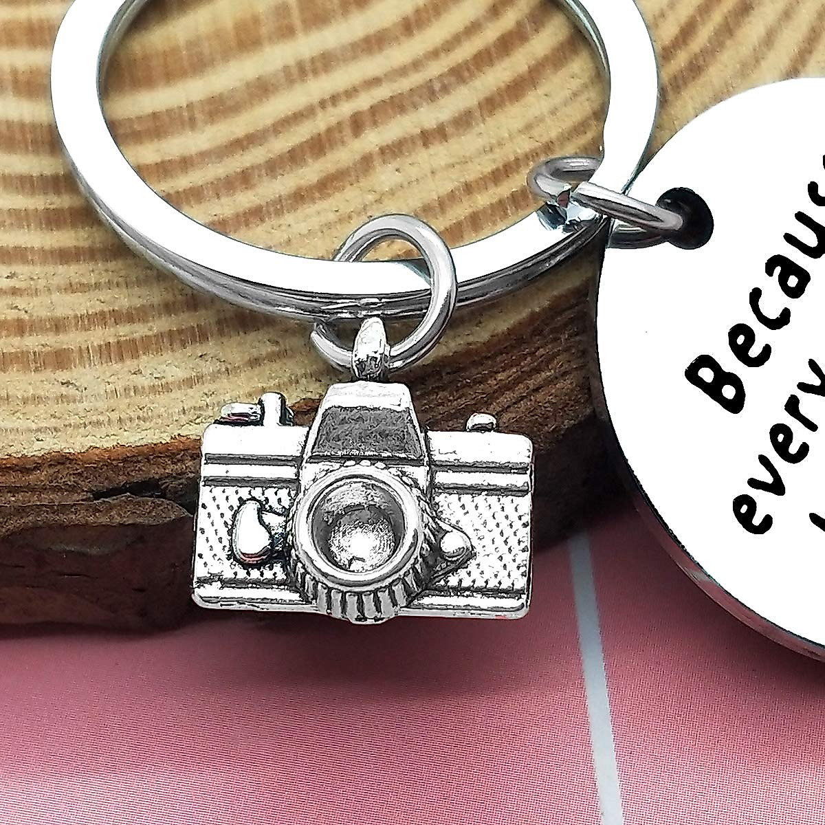 Photography Gifts for Women Men Camera Keychain Photography Lover Daughter Sister Friend Christmas Birthday Retirement Inspirational Gift for Photographer Photo Camera Lover Keyring