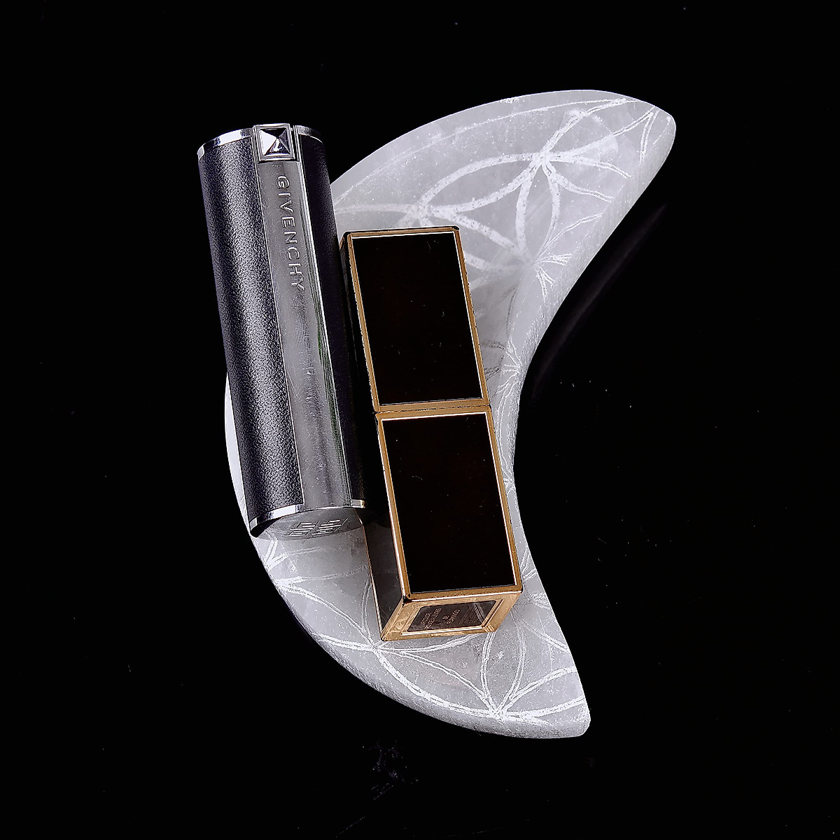 CNYANFEI 4.8” Selenite Moon Bowl Flower of Life Etched Selenite Crystal Tray for Stones White Decorative Gemstone Bowl for Home Decor Crystal Grid Gift