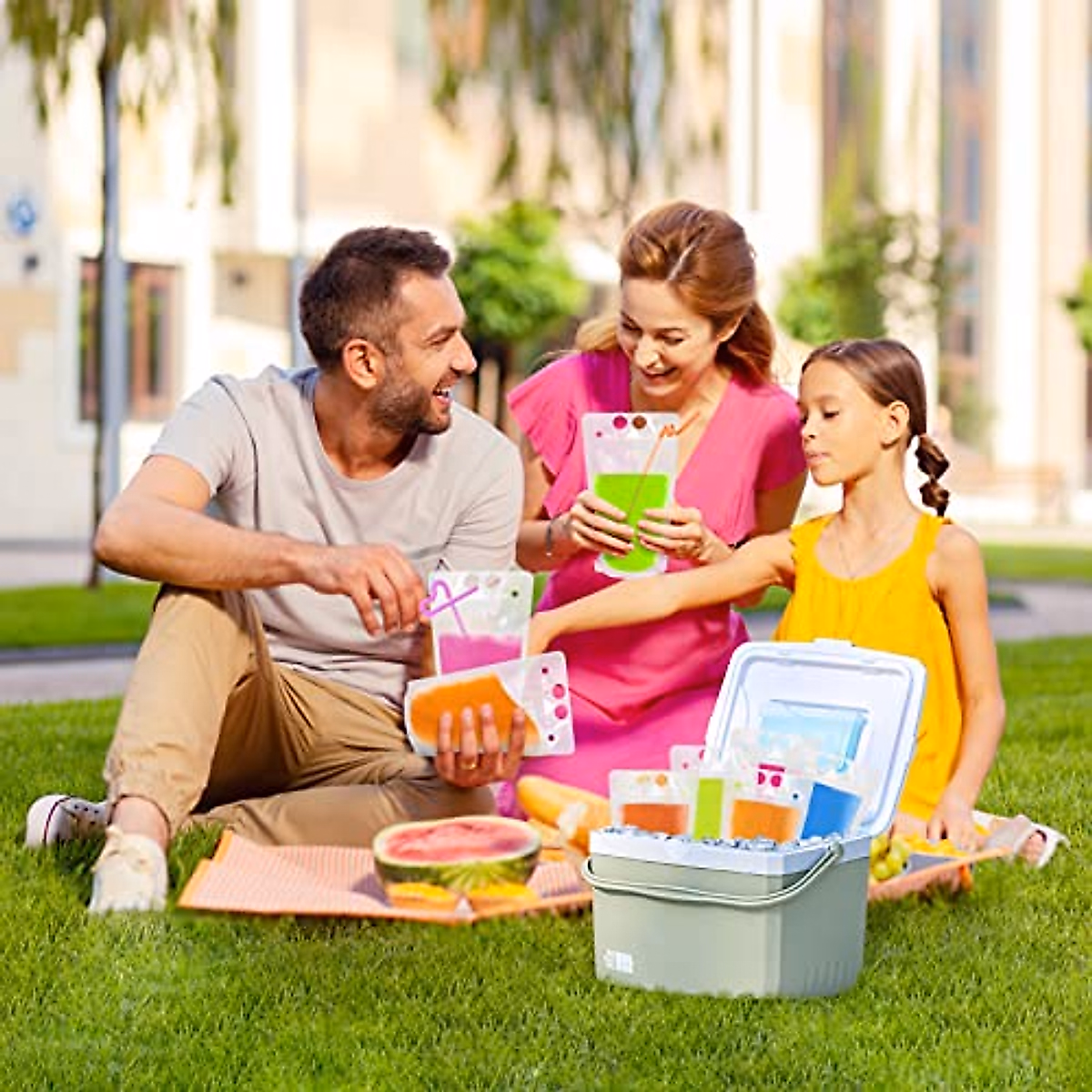 200 Pcs Drink Pouches for Adults, Reusable Plastic Juice Pouches Stand-up Smoothie Drink Pouches with Straw Funnel for Cool Summer Party, Cold Hot Drinks