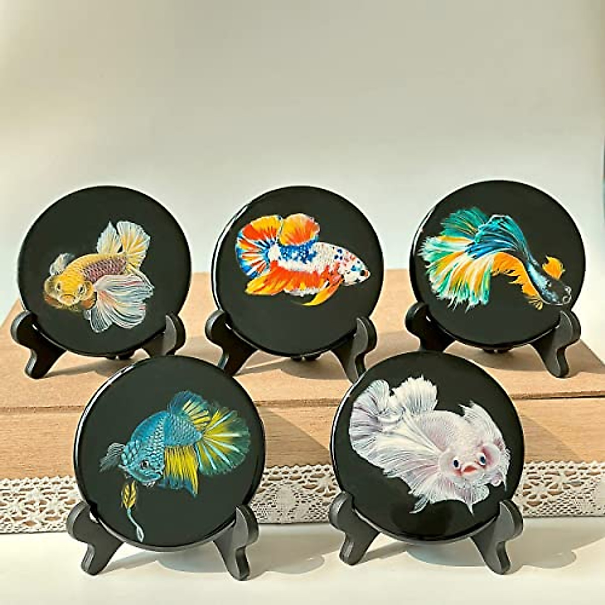 Hand-Painted Betta Fish on Resin Disc - Unique & Trending Ornaments - Office & Aquarium Accesory - Collectibles & Décor [Apatite Collection] (Blind Box, Random)