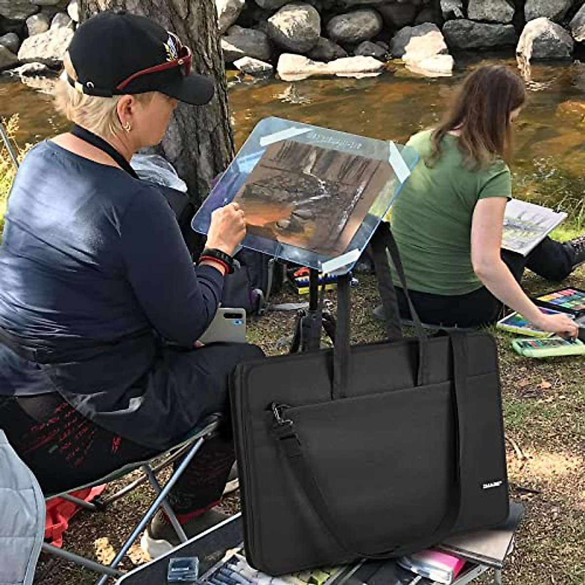 Art Portfolio Bag, IMAGE 23.6 in *17.7 in *3.14 in Black Art Carrying Storage Case, Waterproof Drawing board Bag with Shoulder Strap and Hidden Buckle for Artwork, Sketching and Drawing