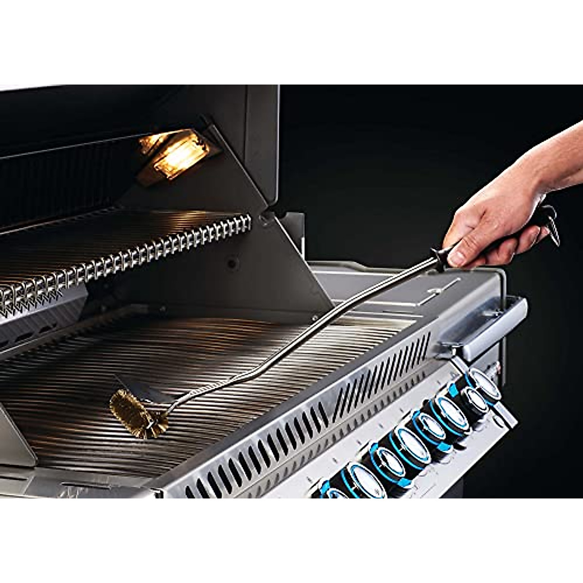 Napoleon BBQ Grill Accessory - Brass Bristle Wide Grill Brush - 62056 - Brass Bristle BBQ Brush, 18-inches (45.72 cm), Clean Cast Iron or Stainless Steel Barbecue Grill Grates