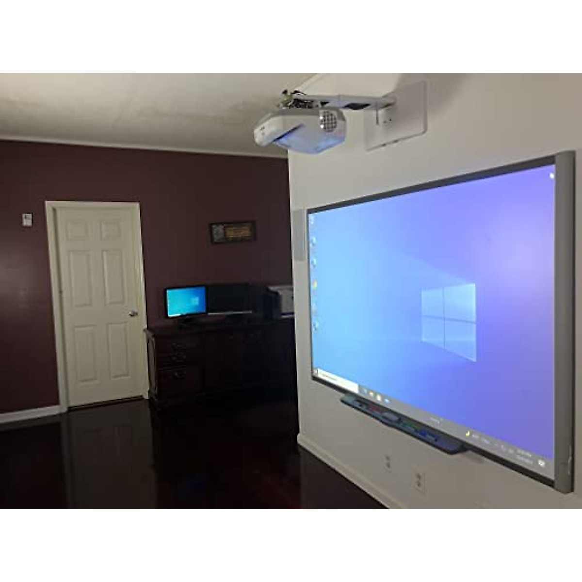 Interactive Super Close Projection System