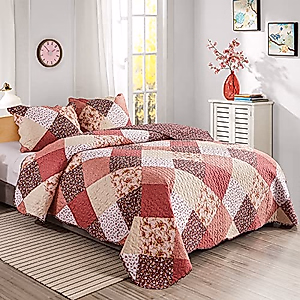 Qucover Quilt Queen Size, 3 Piece Multicolour Patchwork Print Red Pink Beige Floral Reversible Quilts Set, Soft Microfiber Lightweight Quilt Bedspread Bedding Set for All Seasons