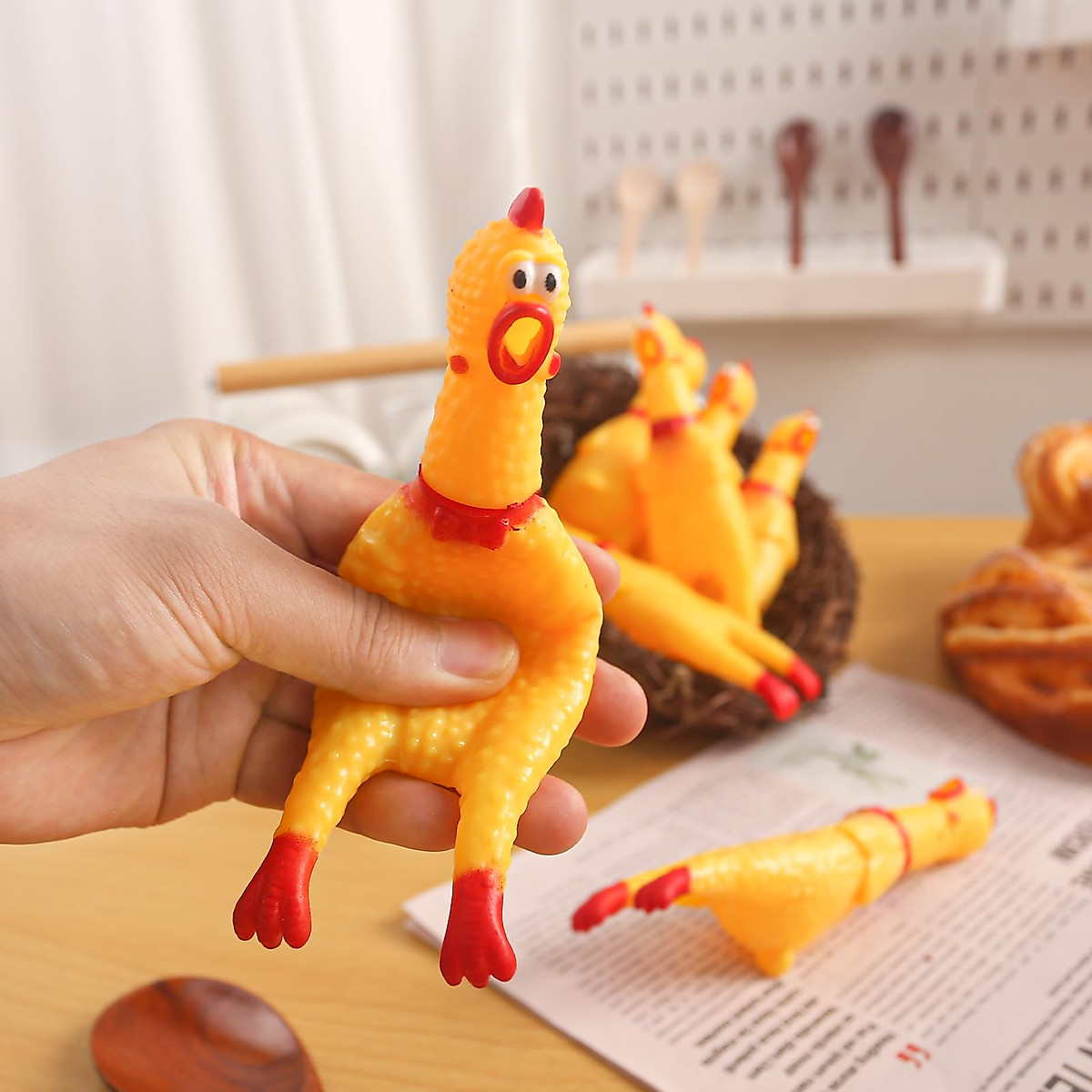 LovesTown 16PCS Rubber Chickens, Screaming Chicken Toys, Chicken Squeaky Toy Squeeze for Kids Party Favors Prank Toys Dog Toys