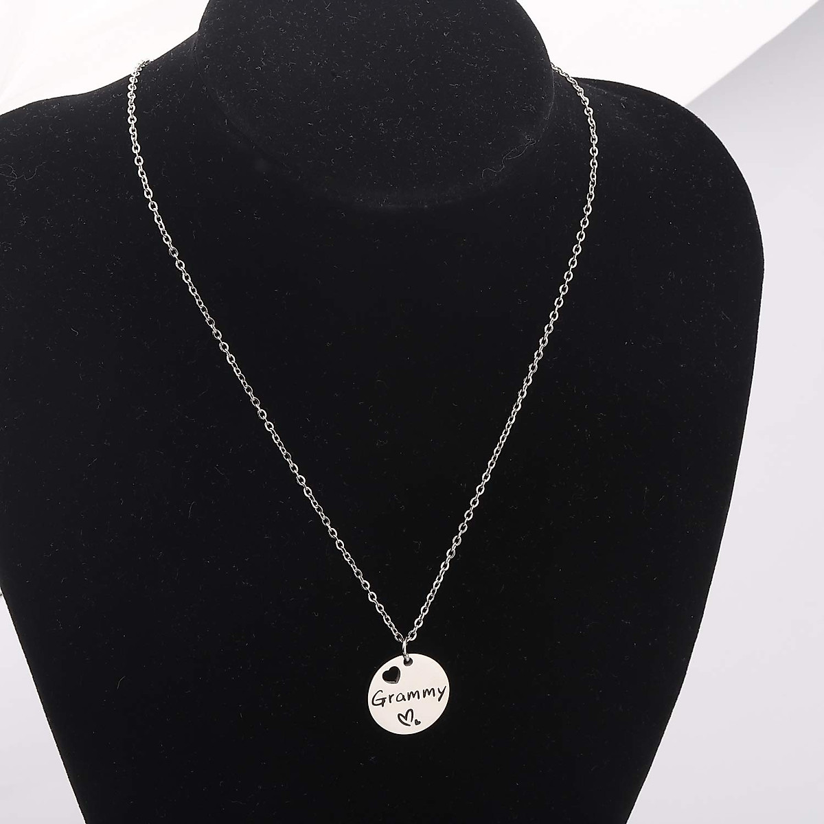 LQRI Grandma Necklace Round Disc Grandma Stainless Steel Charm Necklace Best Grandma Ever Gift for Grandma Nana (necklace)