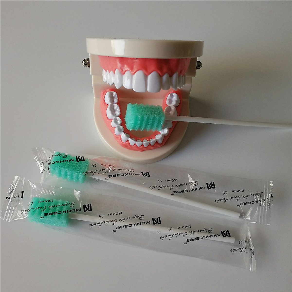 Munkcare Disposable Oral Foam Tipped Swab Mouth Cleaning Swab, Green Tooth Shape, 150 counts