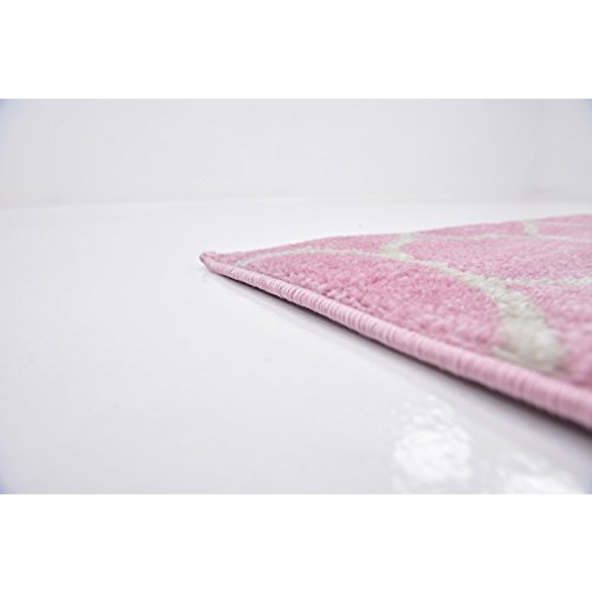 Unique Loom Trellis Frieze Collection Area Rug - Rounded (4' 1" x 6' 1", Light Pink/ Ivory)