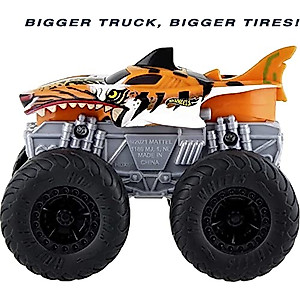 Hot Wheels Monster Trucks Roarin’ Wreckers, 1 1:43 Scale Truck with Lights & Sounds, Plays Truck's Theme Song, Toy for Kids 3 Years Old & Older