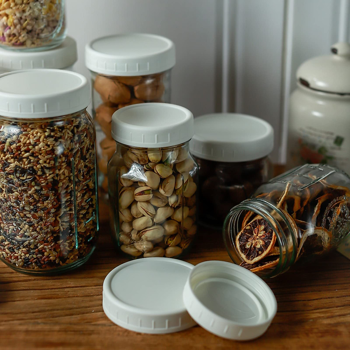 Bedgeta 18 Pack White Plastic Mason Jar Lids with Silicone Rings, 9 Wide Mouth & 9 Regular Mouth Canning Lids for Ball & Kerr and More, 86mm &70mm Plastic Mason Jar Lids