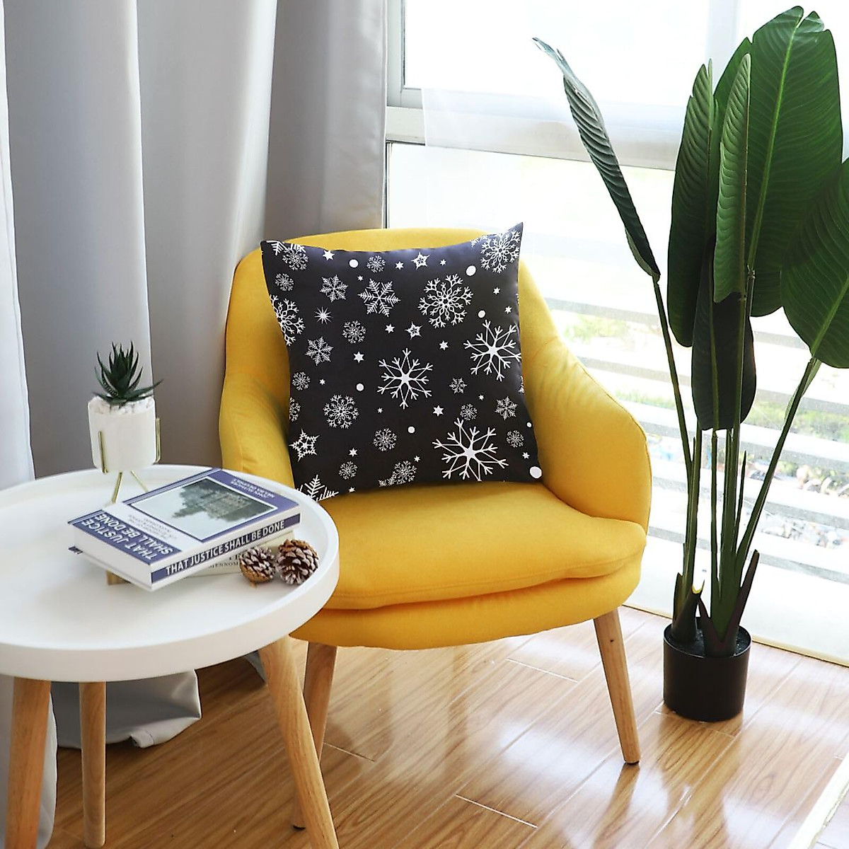 YETTASBIN Black Snowflake Throw Pillow Cover 20 x 20 Inch, Soft Square Cushion Case for Home Couch Sofa Bedroom Car Farmhouse Decor