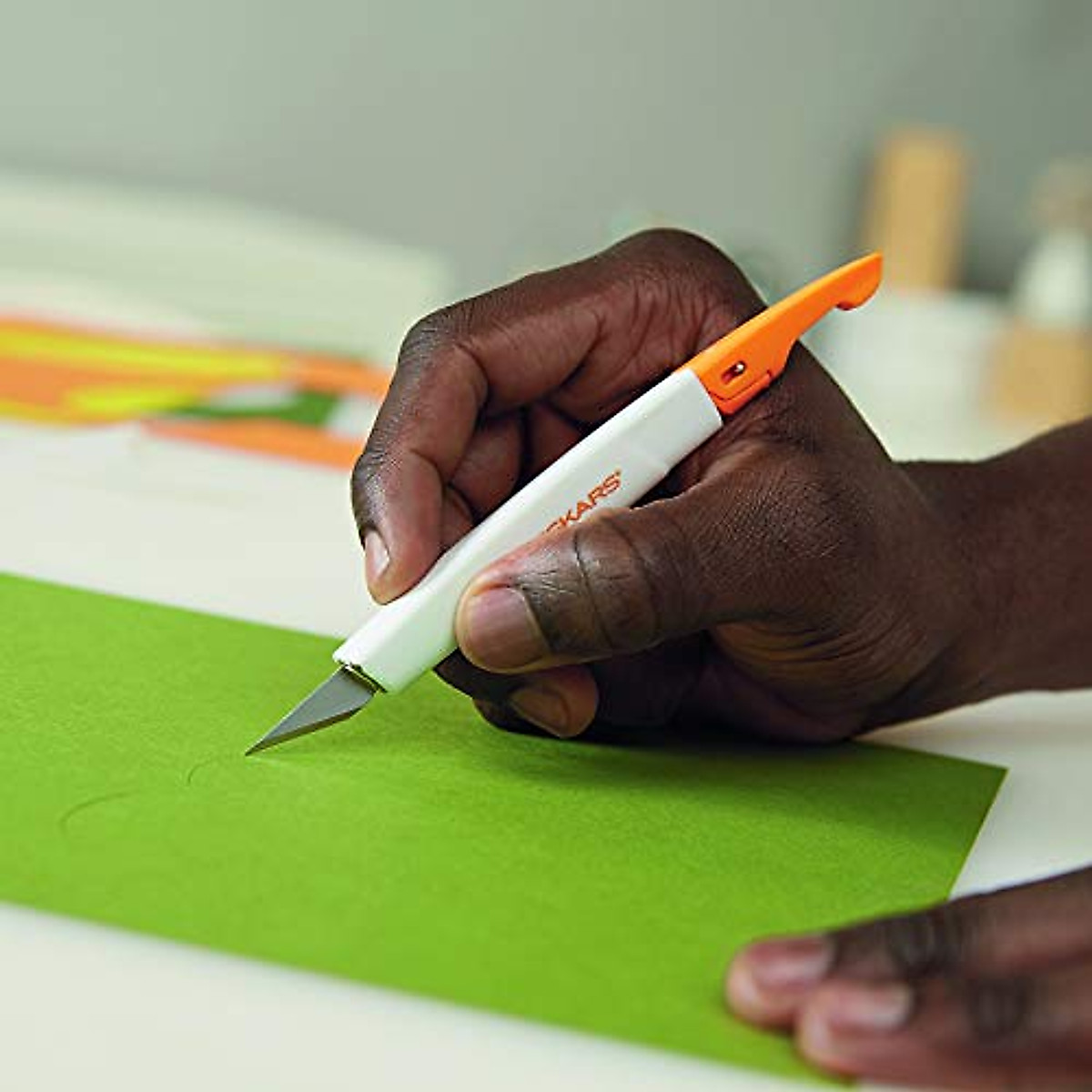 Fiskars Premium Precision Art Knife - N°11 Blade, Precision Handicraft Knife/Blade, Total Length: 15.5 cm, Incl. 1 Blade No. 11, Quality Steel/Plastic, White/Orange, 1024386