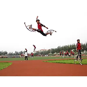 Skyrunner Iconiciris Kids/Child Youth Kangaroo Shoes Jumping Stilts Fitness Exercise (66-110lbs/30~50kg) (black)