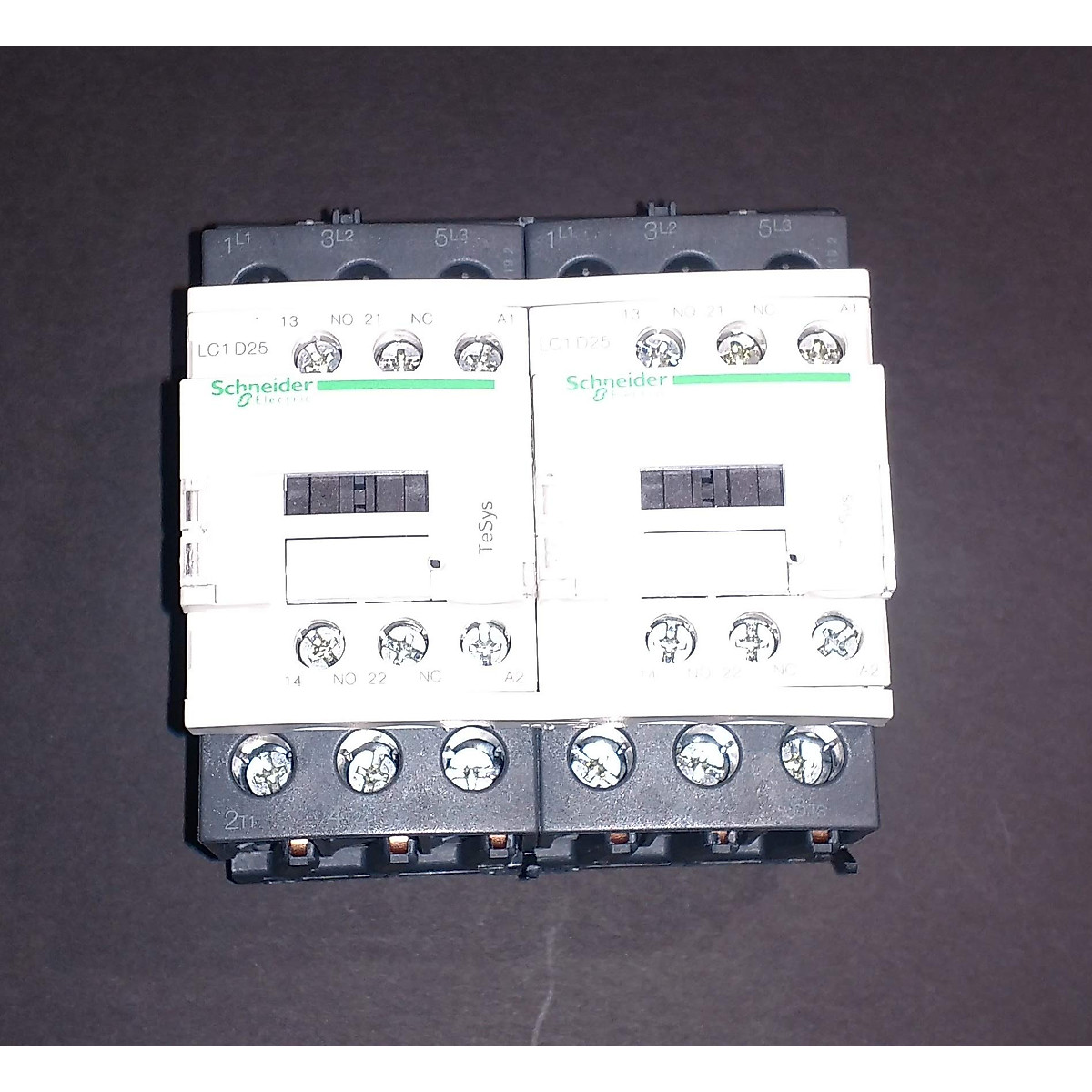 SCHNEIDER ELECTRIC Reversing Contactor 575-Vac 9-Amp Iec LC2D09BL Soft Start 208-690Vac 250Amp Ats48