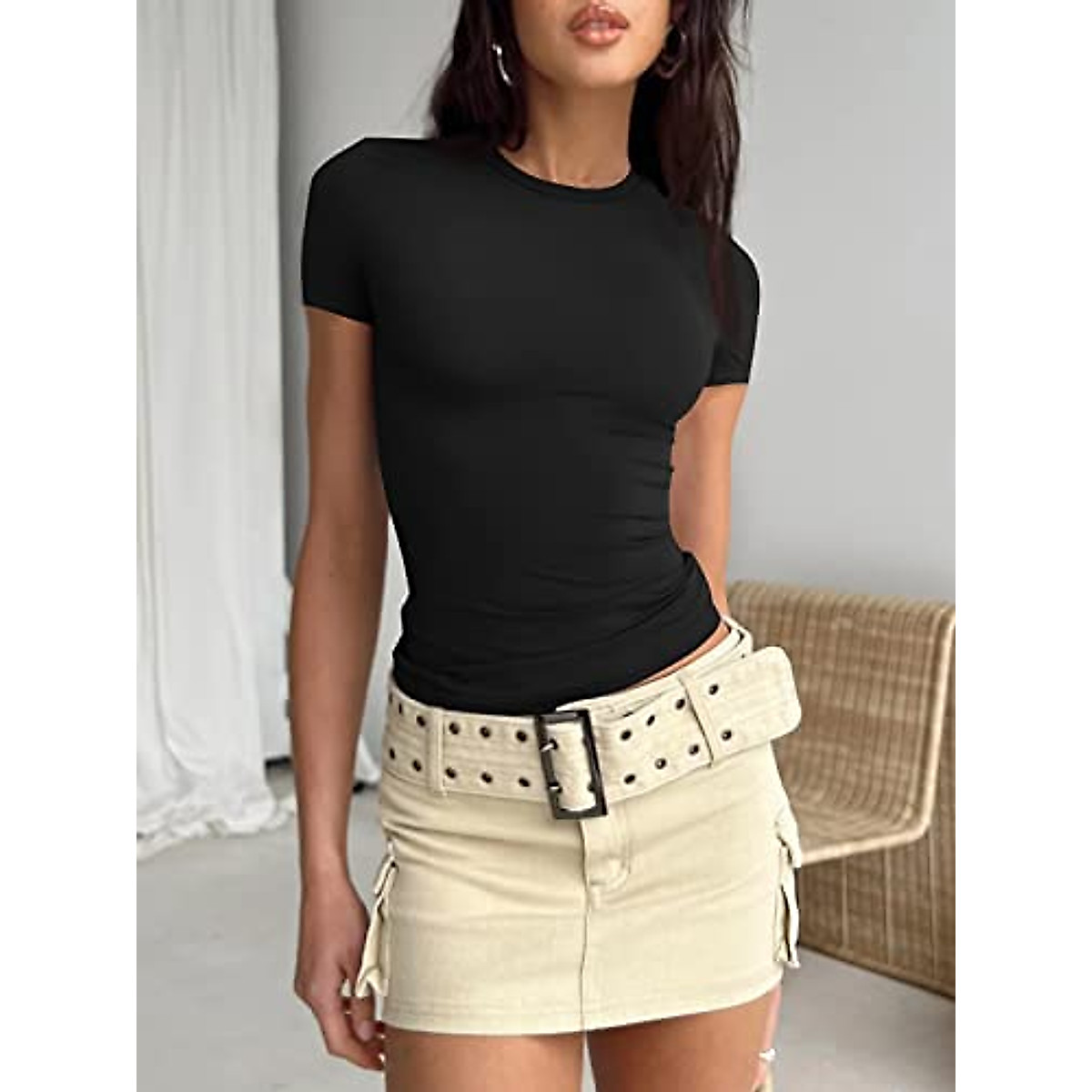 Trendy Queen Y2K Summer Crop Tops for Women - Scoop Neck, Slim Fit, Short Sleeve Tees - Black
