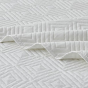 Qucover White Quilt Set California King, Soft Microfiber King Size Quilt Sets Oversized, 3D Ultrasonic Geometric Pattern Lightweight Summer Cal King Quilt 118x106, and 2 Pillow Shams