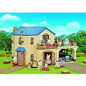 Calico Critters Large House with Carport Gift Set, Dollhouse Playset with Collectible Figure, Vehicle, Furniture and Accessories - Amazon Exclusive!