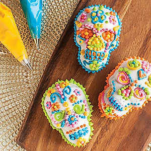 3D Skull Halloween Bakeware, Non-Stick Handmade 6 Grids Haunted Skull Cakelet Pan Creative Chocolate Jelly Fondant Cake Baking Mold Ice Cube Maker for Party Decor Gifts